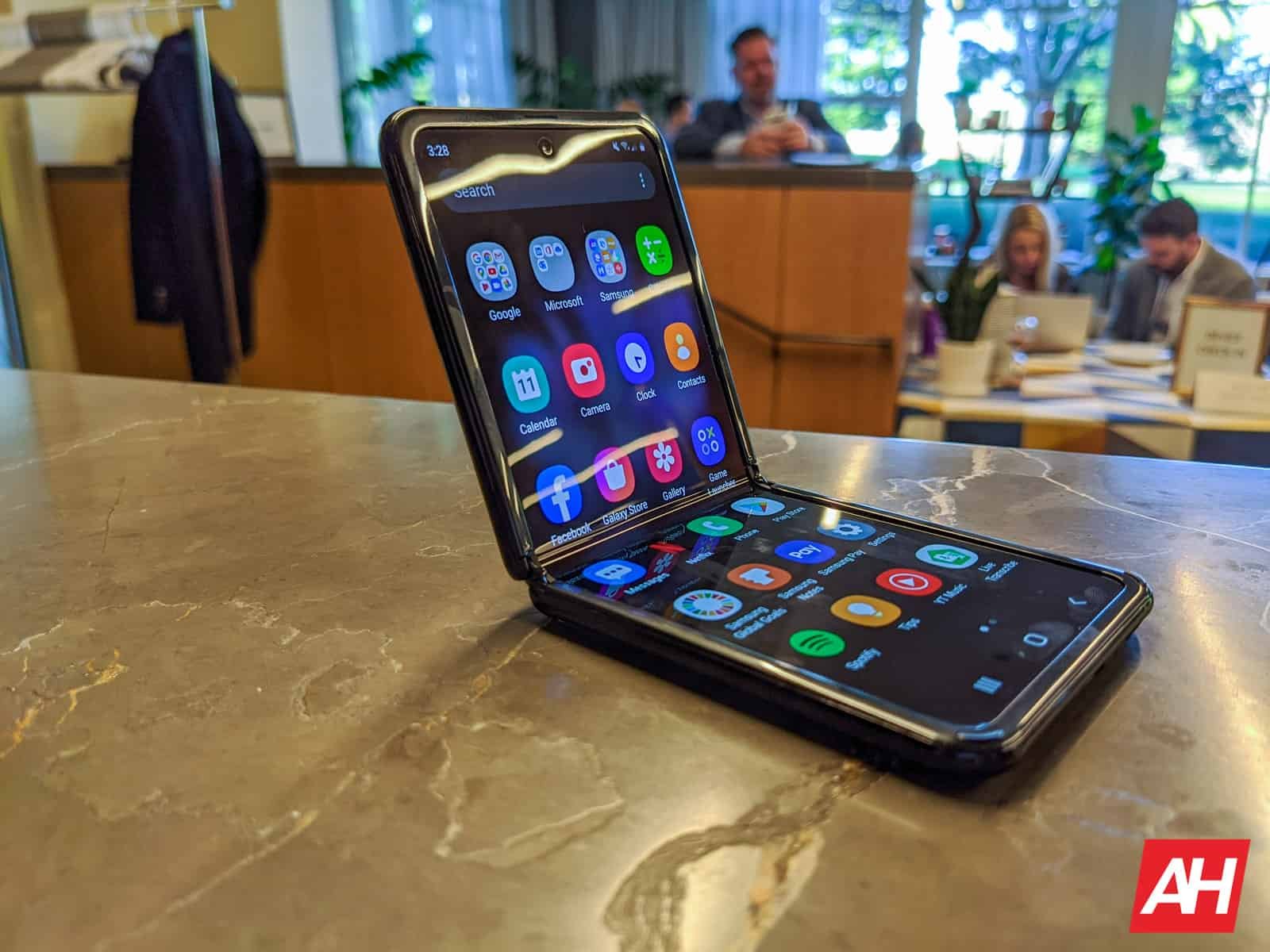 Galaxy Z Flip 5G Receives Android 12 Update In The United States ...