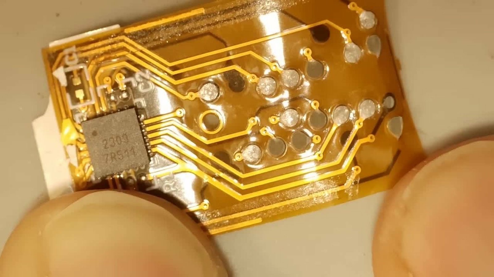 This is how a smart sticker tricks HP's ink DRM – Research Snipers