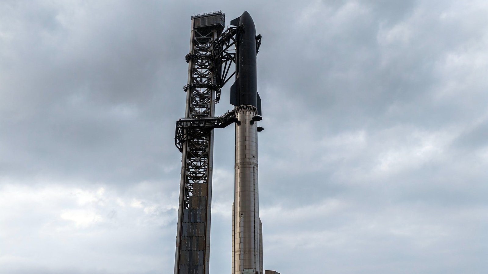 Starship V3: Start canceled shortly before launch, new attempt today ...